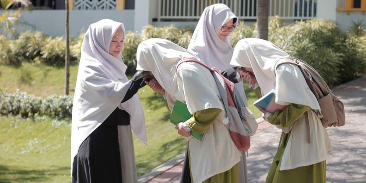 Sopan Santun sebagai Landasan Etika dan Keharmonisan Sosial - Pesantren ...